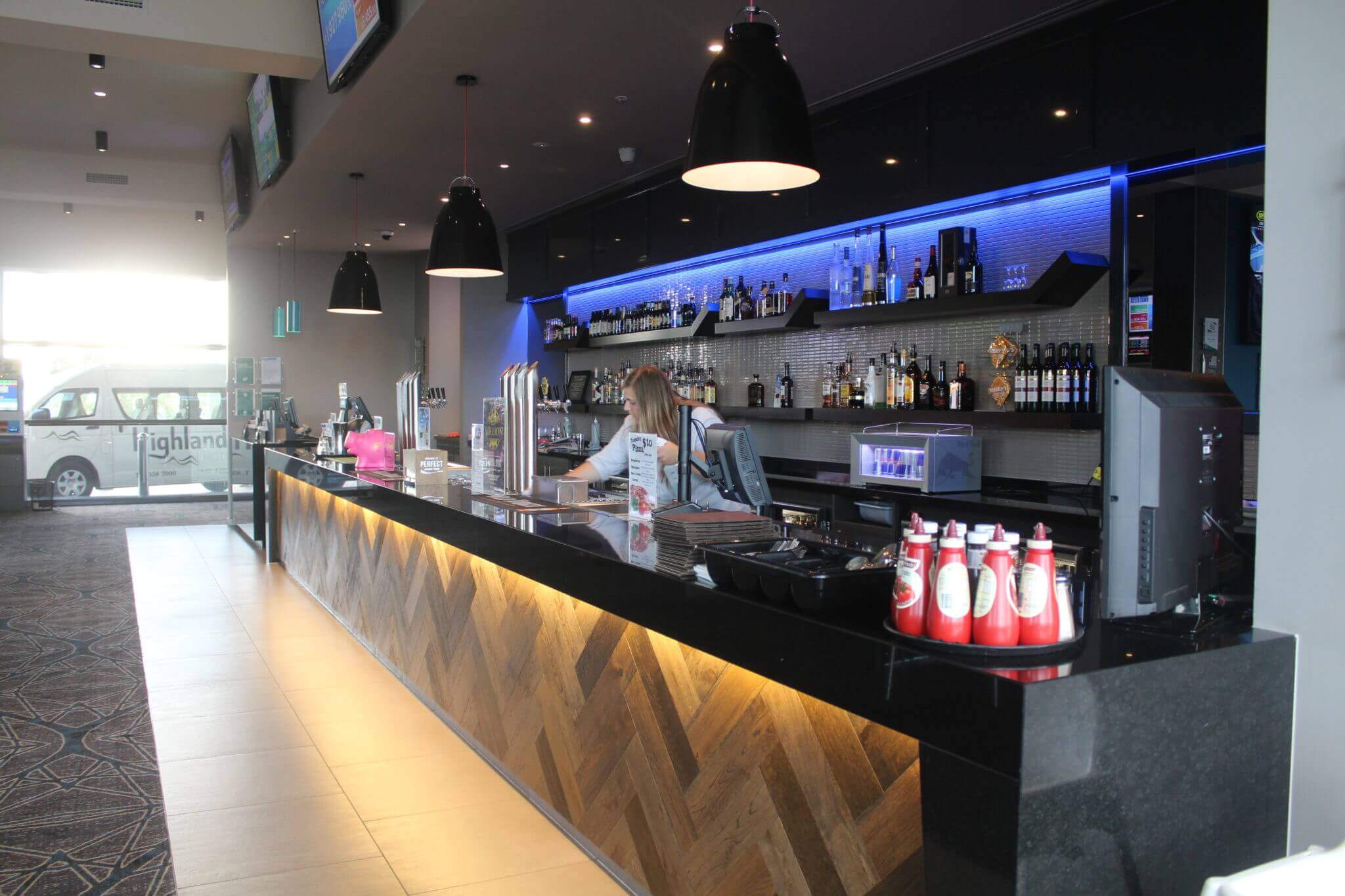 SPORTS BAR Highlands Hotel